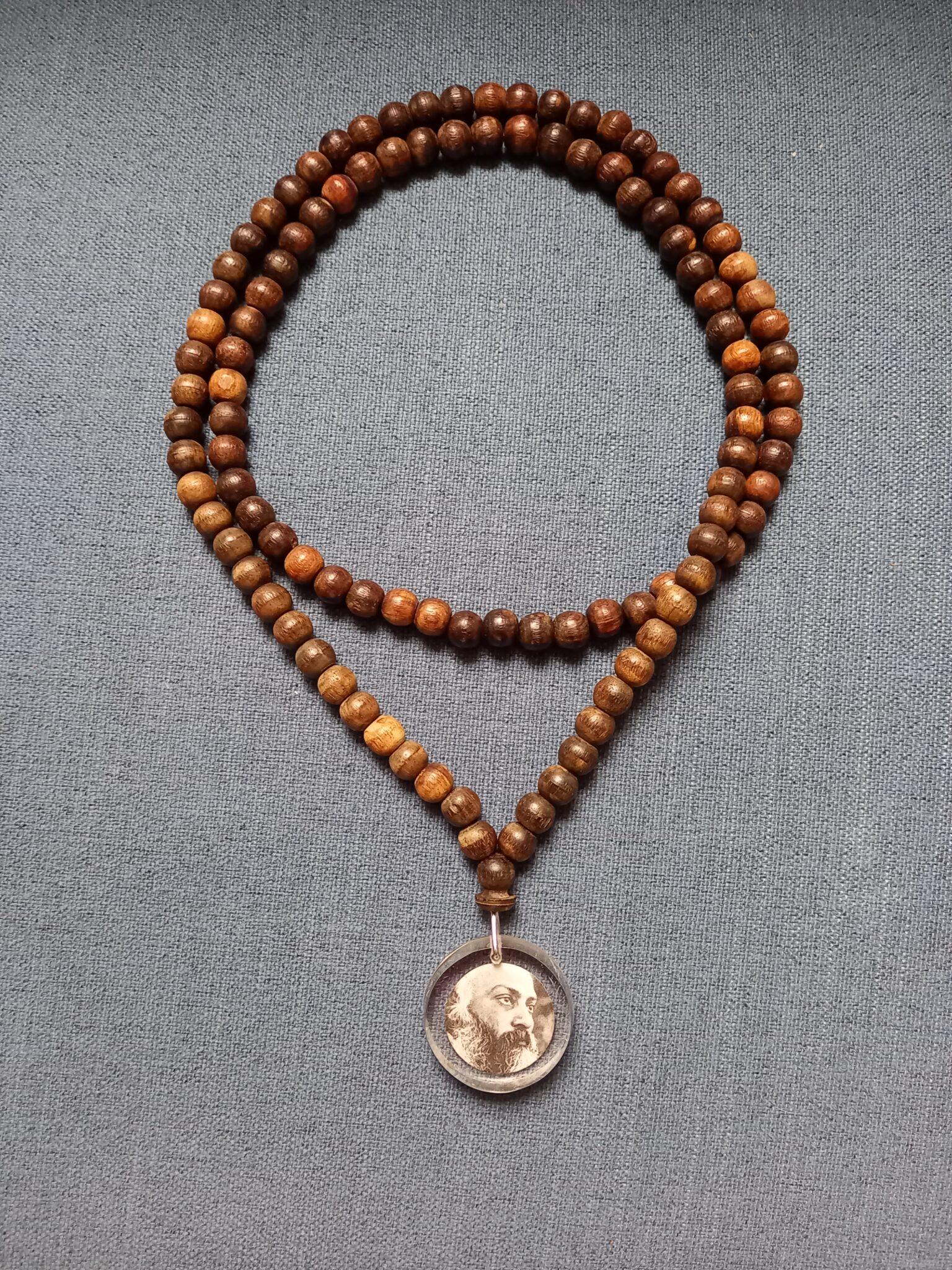 On the Afterlives of the Osho Mala – #gurumedia