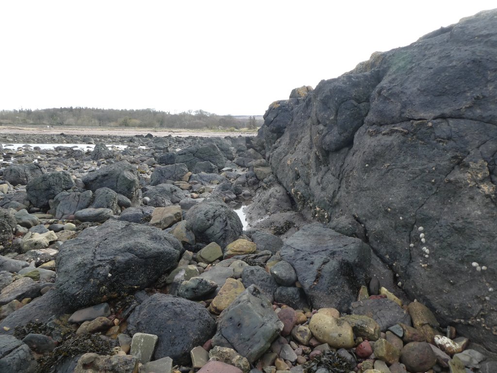 Social distancing geology walk – Hugh’s Geophysical Blog