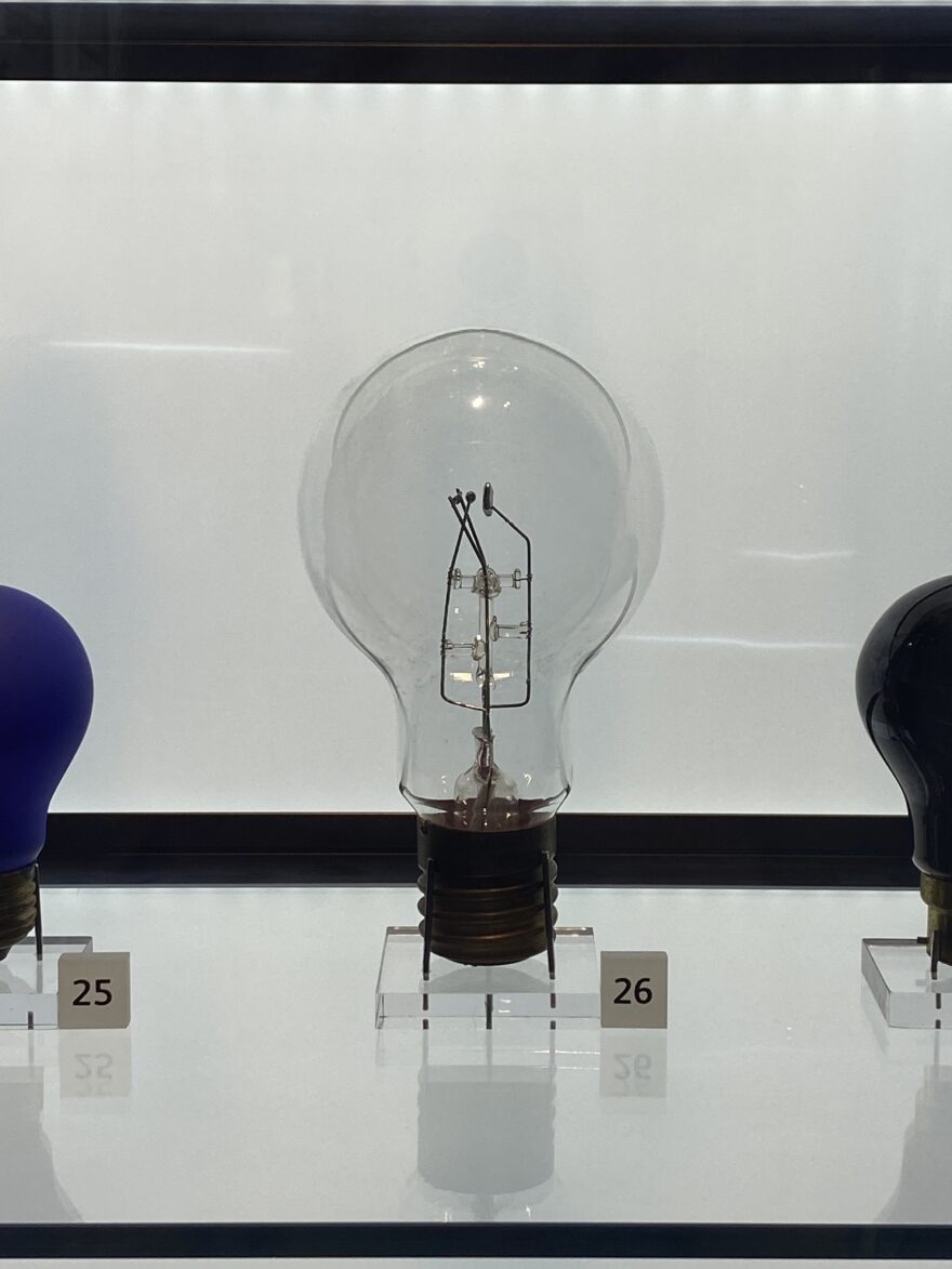 lightbulb – Rosie Shackell / Art and Design (2021-2022)[SEM1]